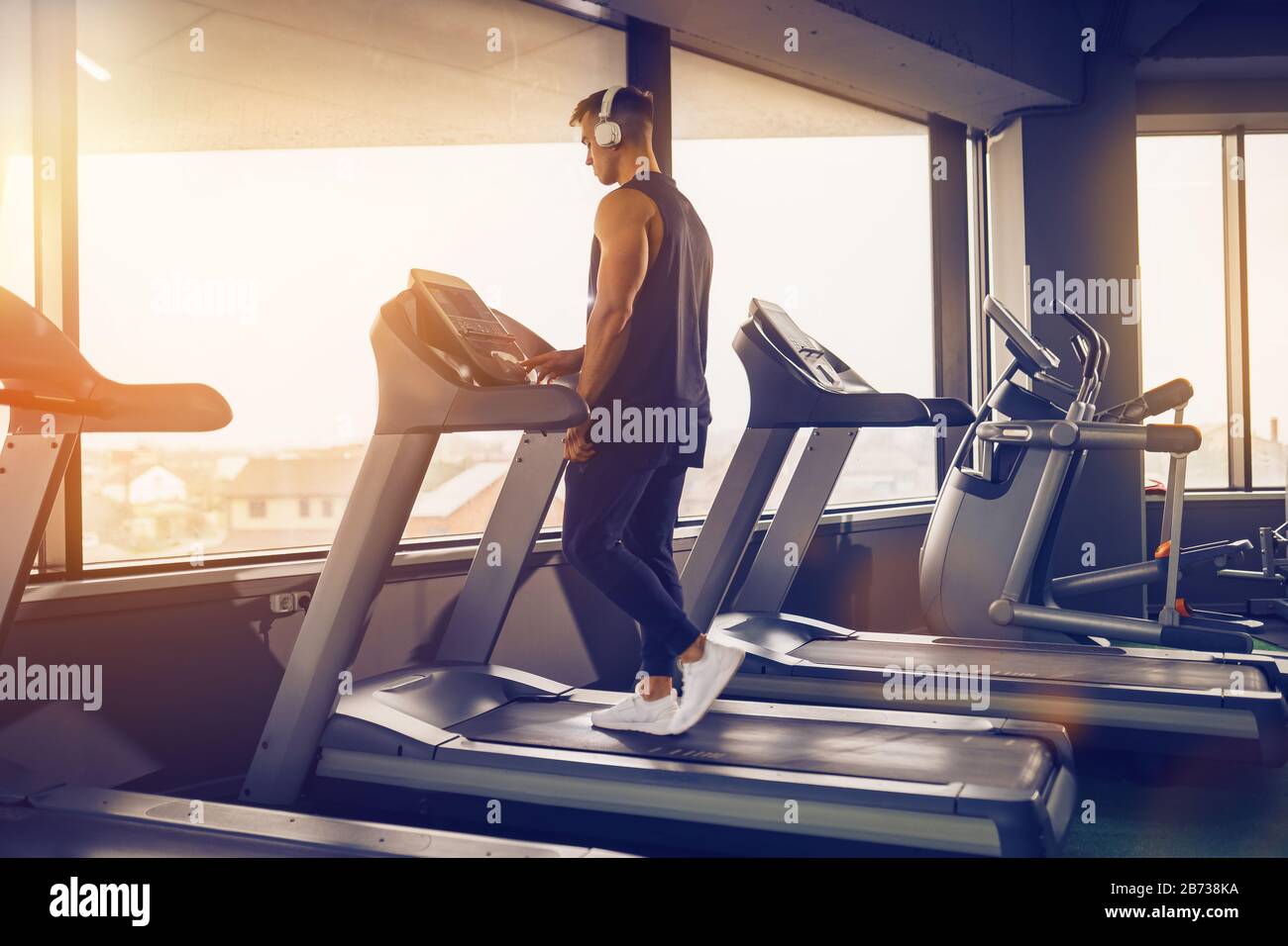 Person on treadmill profile view hi-res stock photography and images ...