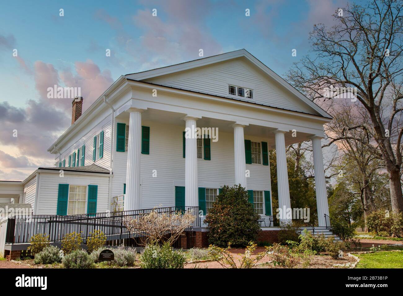 Handicap ramp hi-res stock photography and images - Alamy