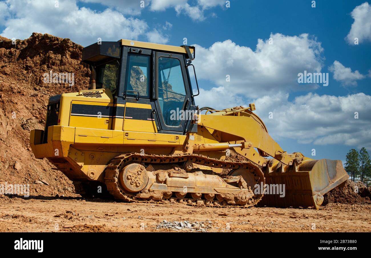 Earth mover bucket hi-res stock photography and images - Alamy