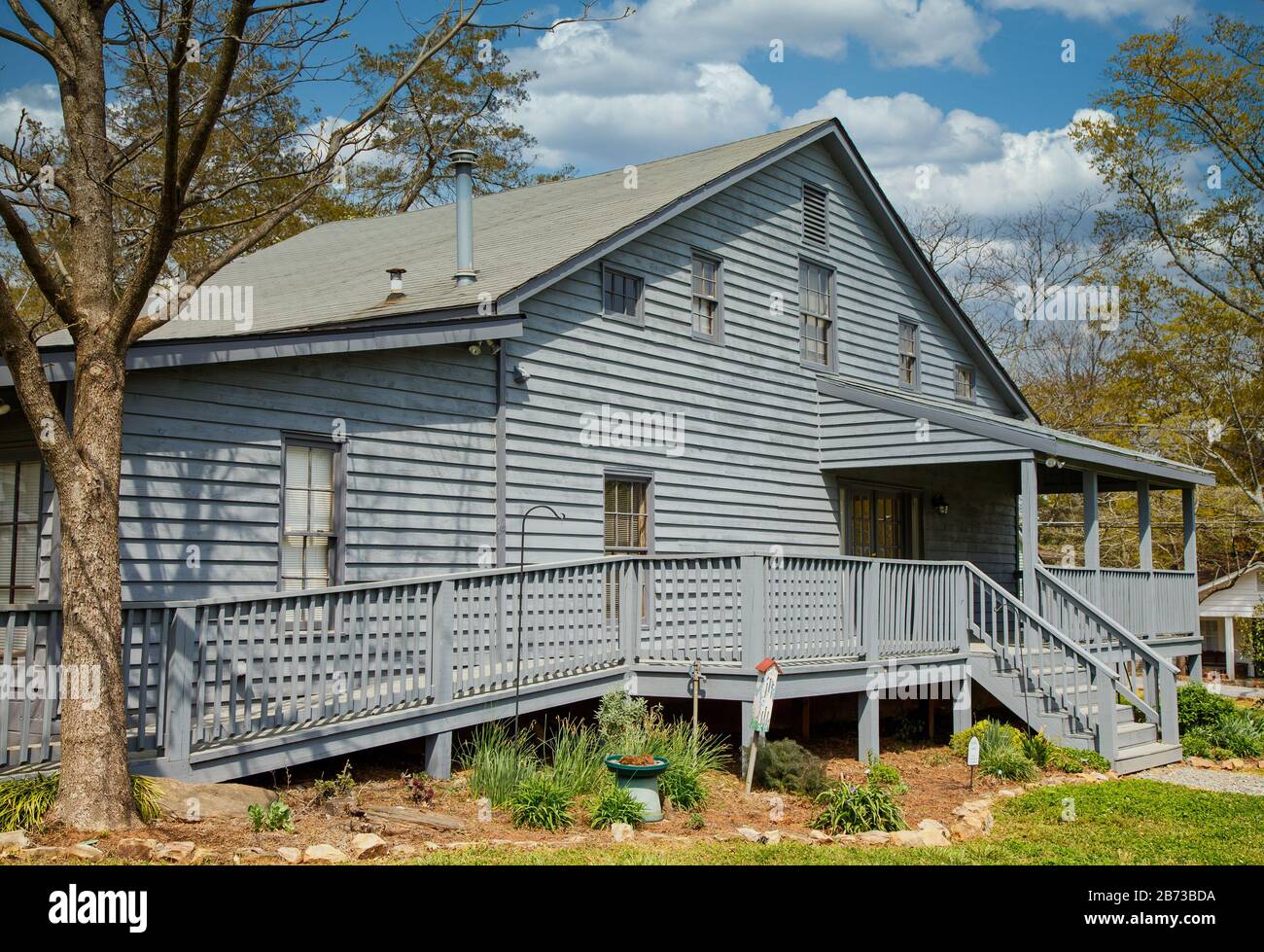 Wheelchair ramp house hi-res stock photography and images - Alamy