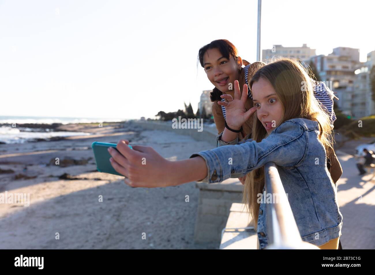 Youth taking selfies hi-res stock photography and images - Alamy