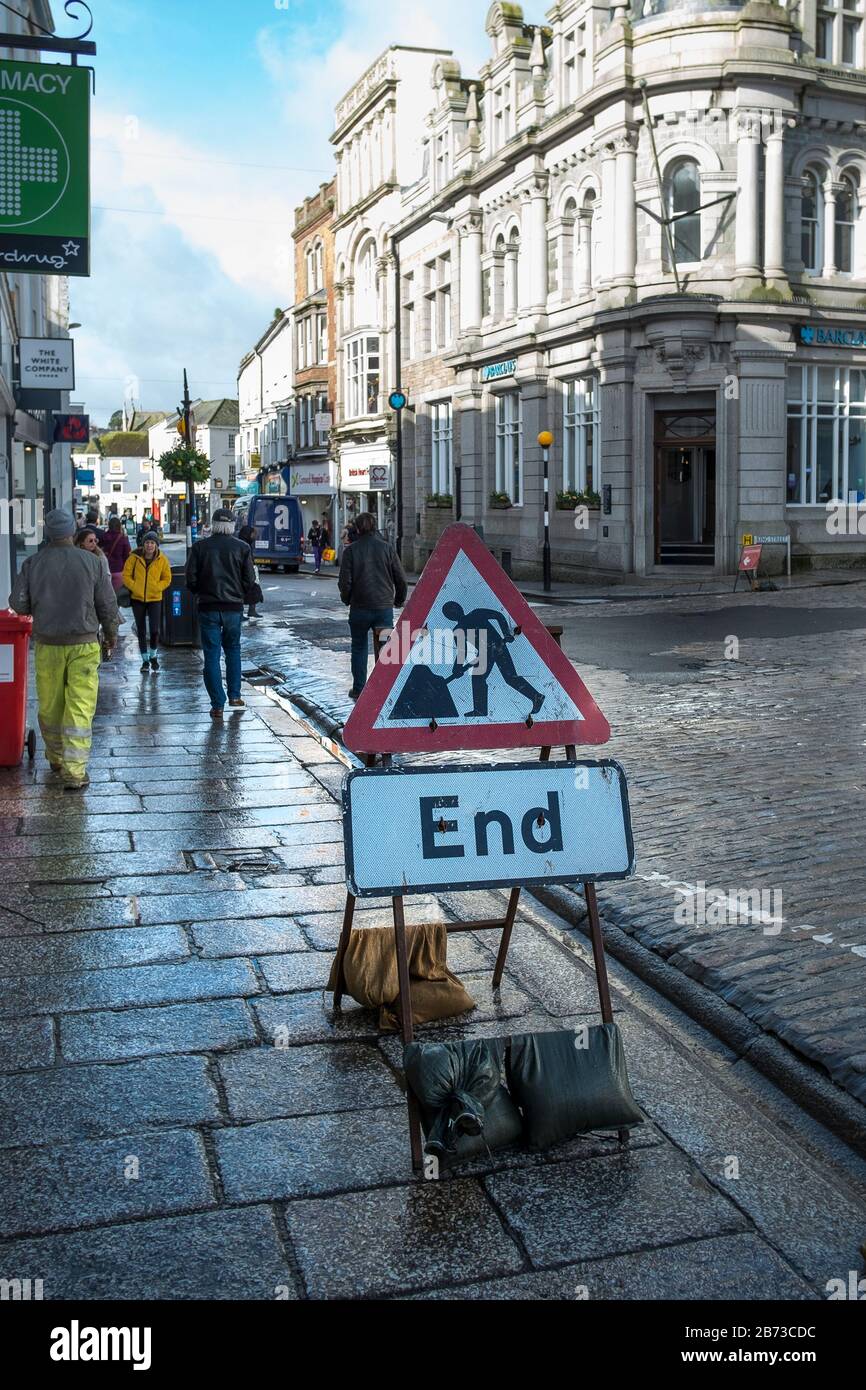 City centre road sign hi-res stock photography and images - Alamy