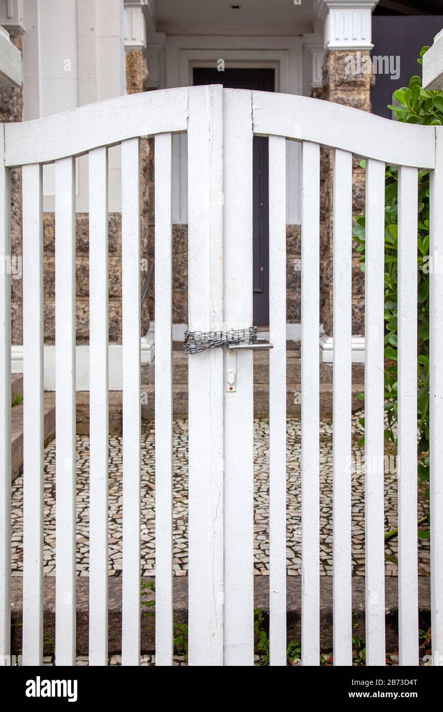 White gate hi-res stock photography and images - Alamy