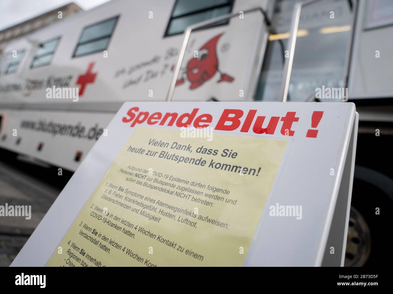 Blood donation bus hi-res stock photography and images - Alamy