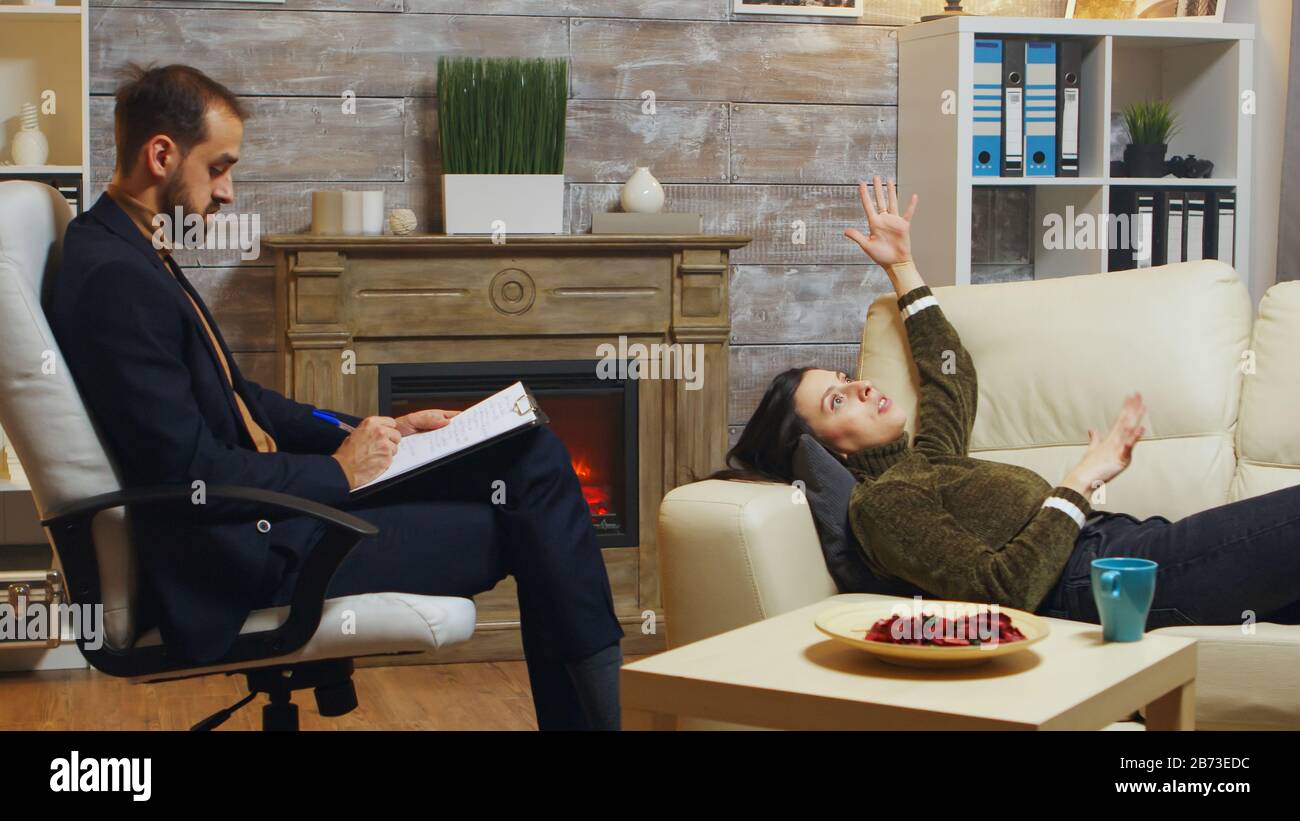 Young wife talking about her problems with the husband at couple ...