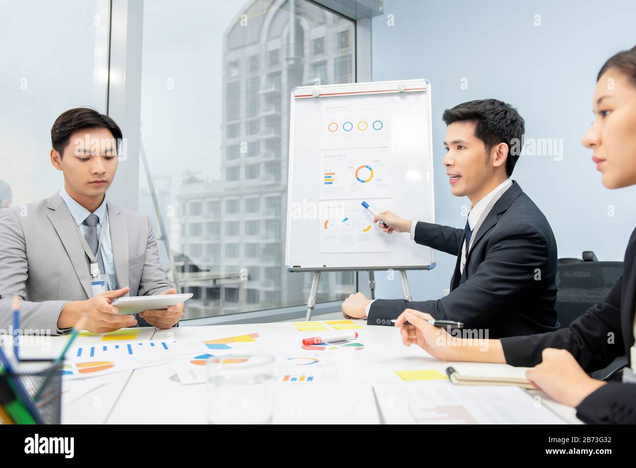 Businessman charts hi-res stock photography and images - Alamy