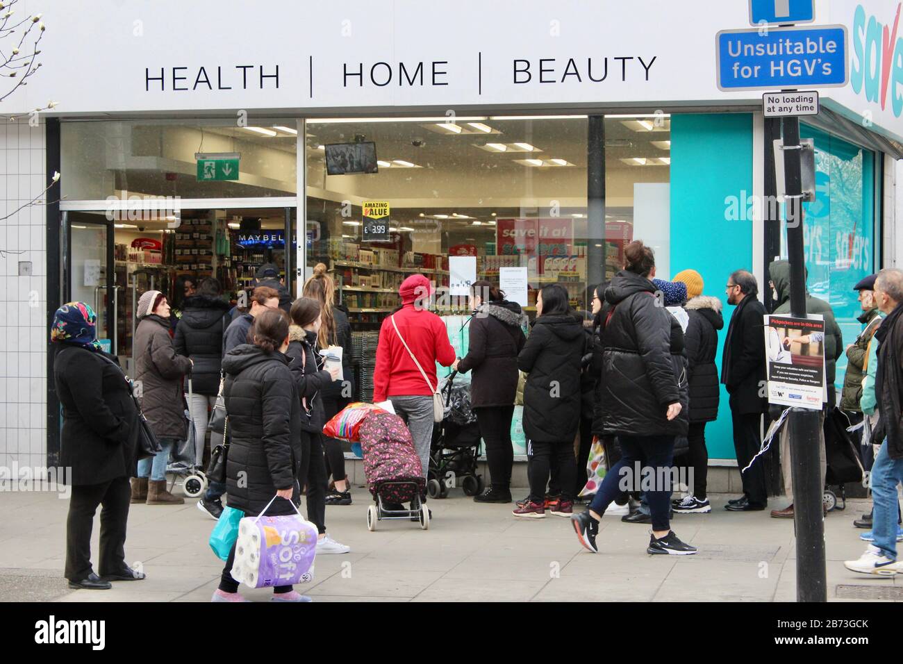 Empty shelves toilet paper tesco hi-res stock photography and images ...