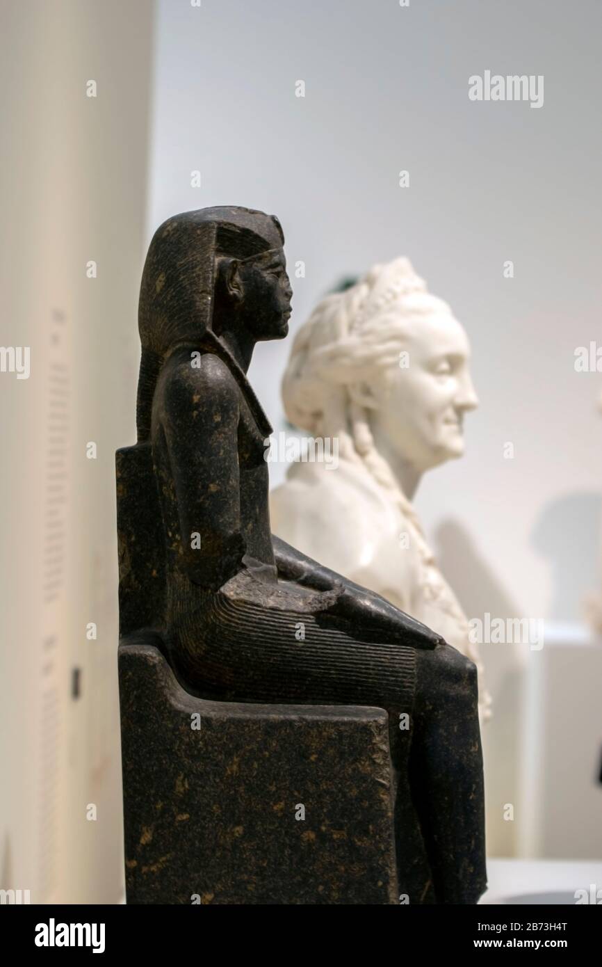 Statue Amenemhet III And Catherina De Grote At The Jewels Exhibition ...