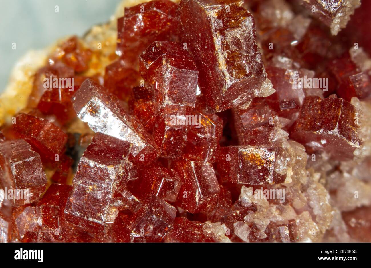 Vanadite minerals under the microscope Stock Photo - Alamy
