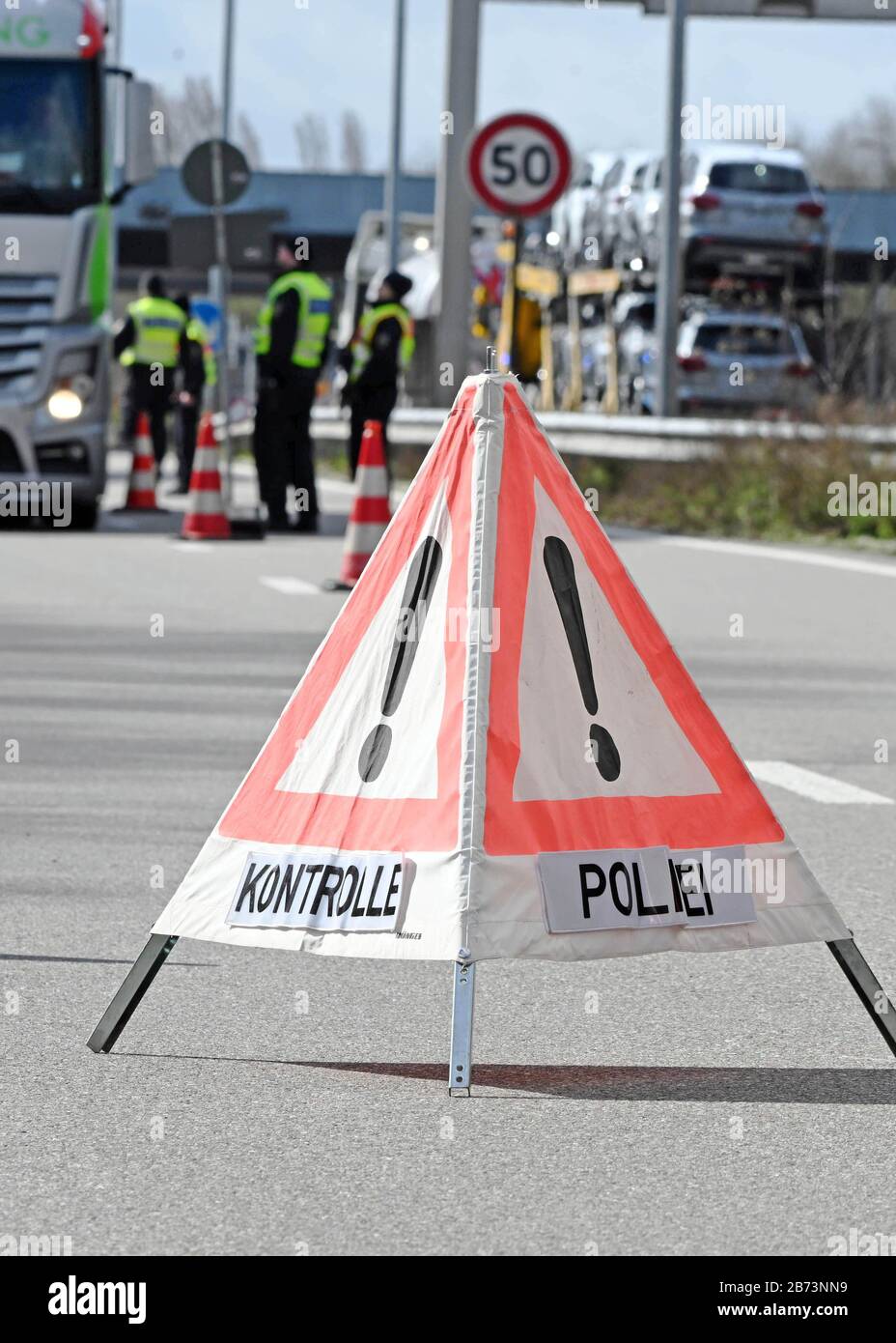13 March 2020, Rhineland-Palatinate, Lauterbourg: On the German-French ...