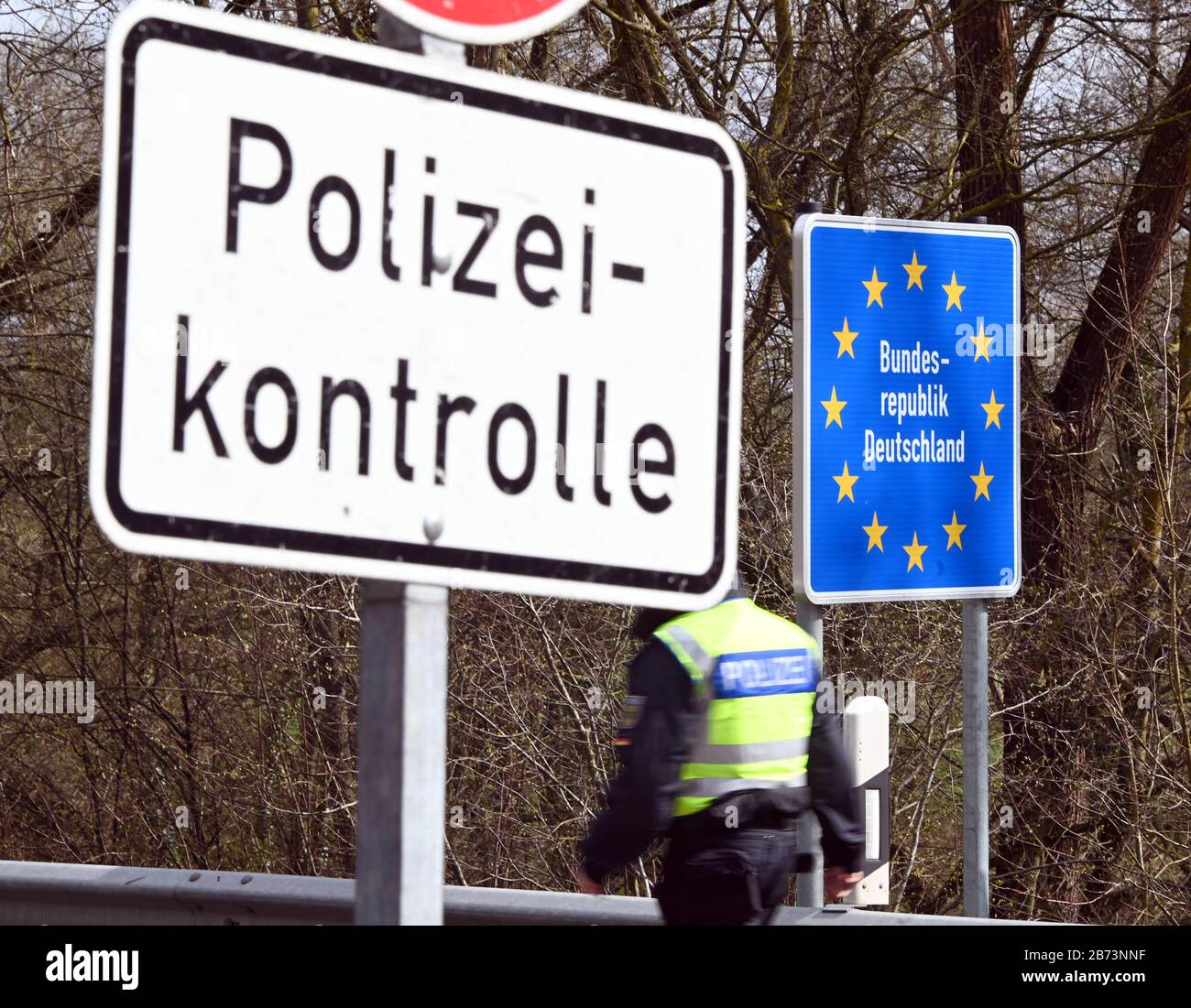13 March 2020, Rhineland-Palatinate, Lauterbourg: On the German-French ...