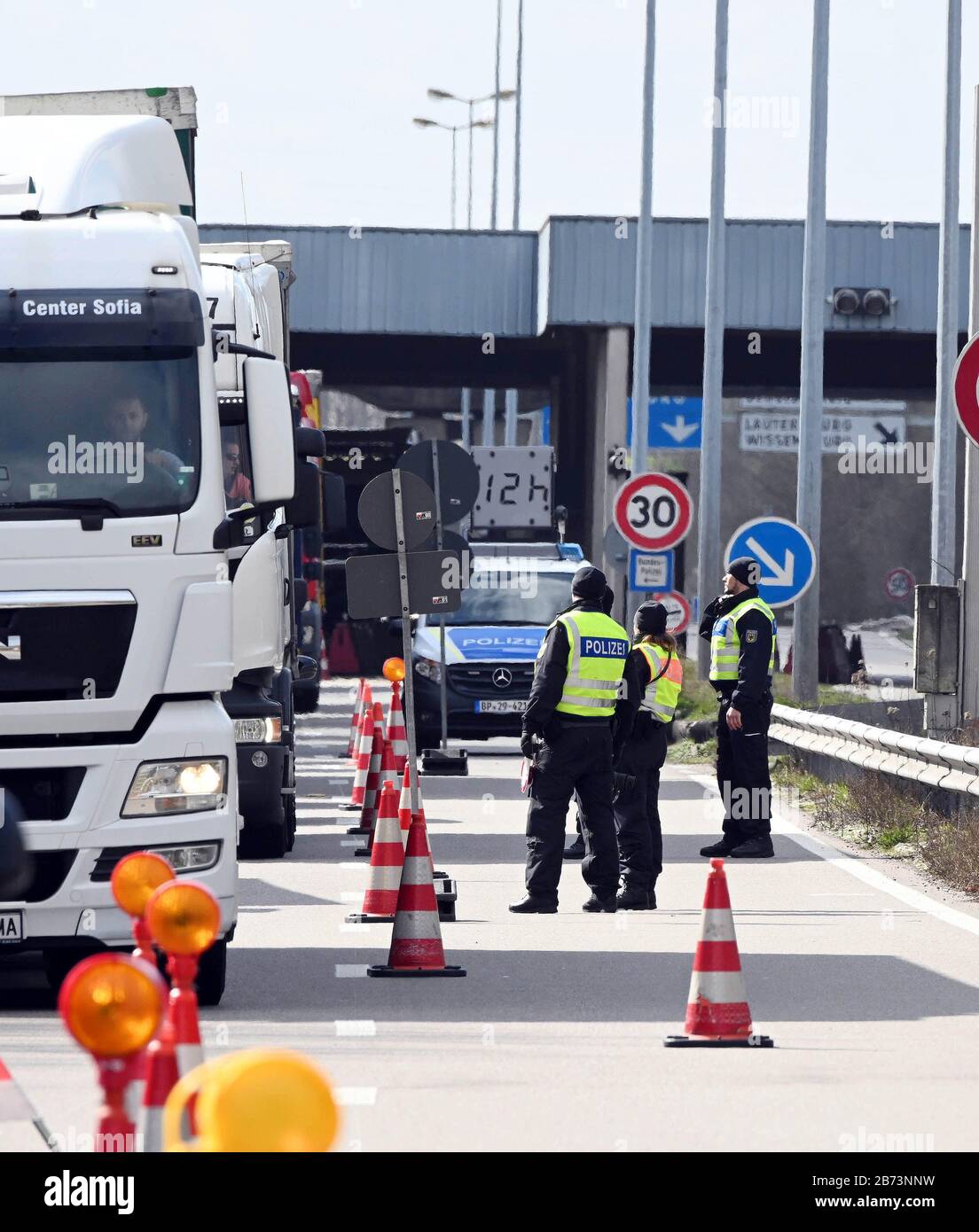 13 March 2020, Rhineland-Palatinate, Lauterbourg: On the German-French ...
