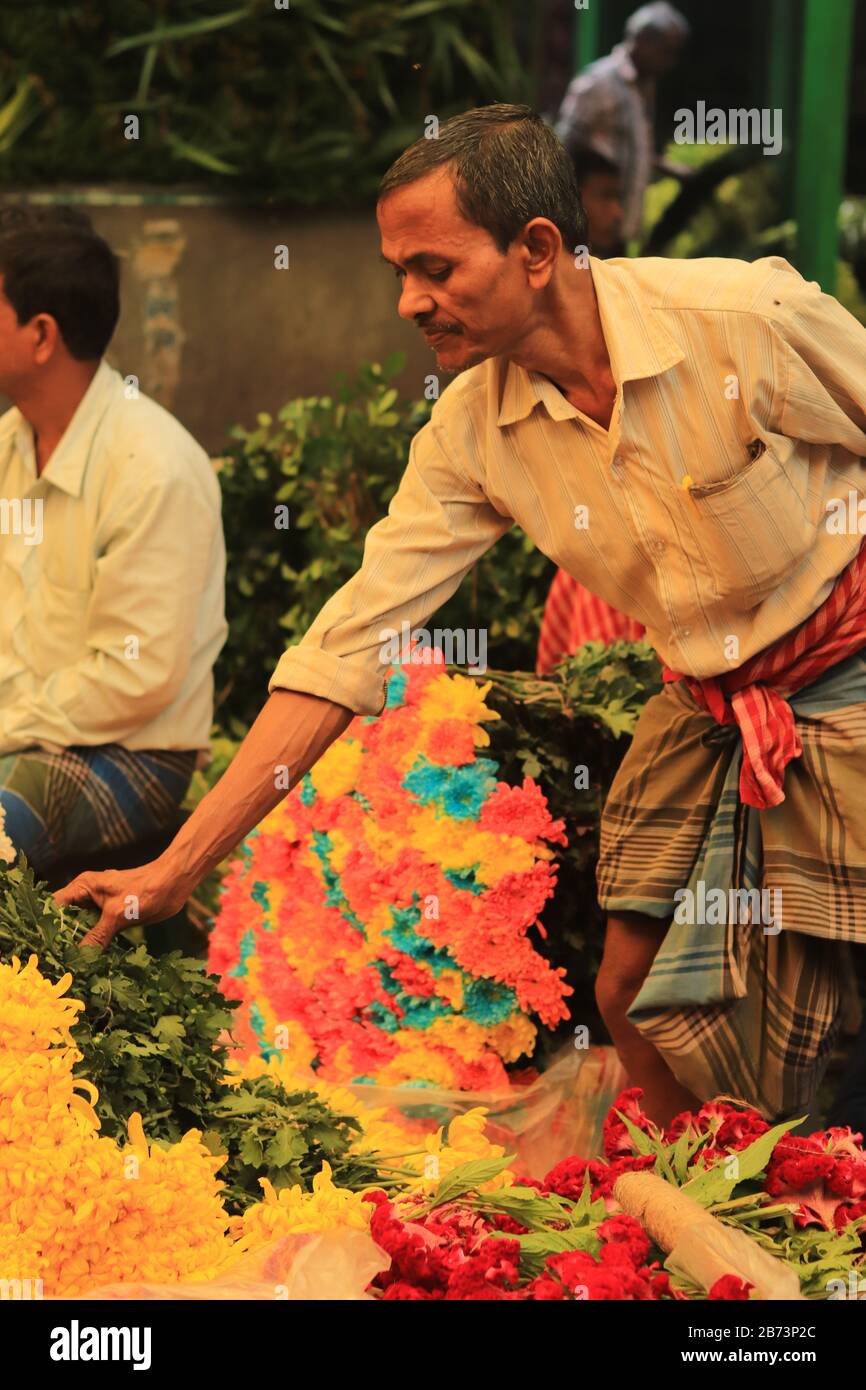 Indian flower seller hi-res stock photography and images - Alamy