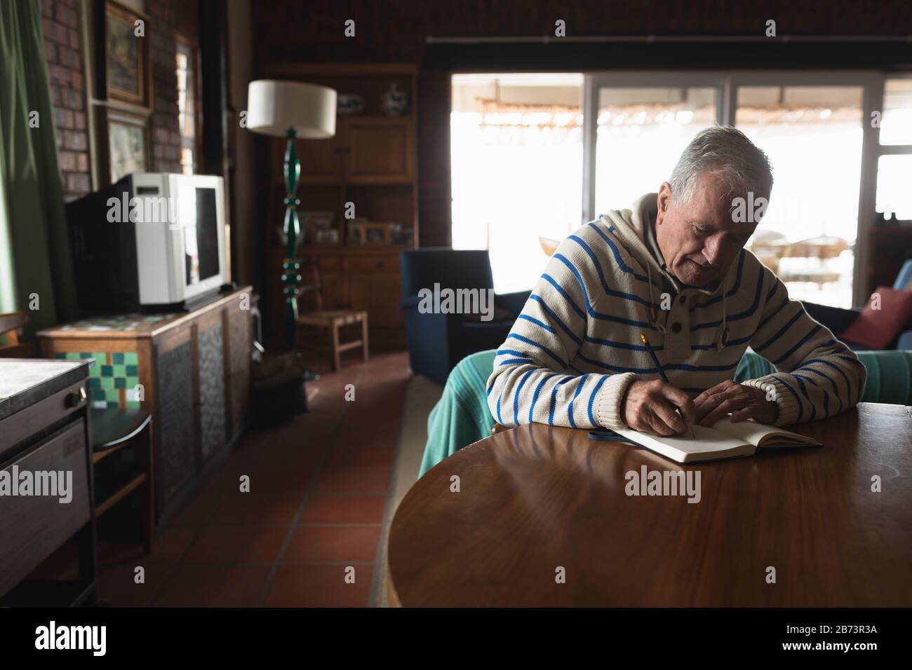 Man writing table hi-res stock photography and images - Alamy