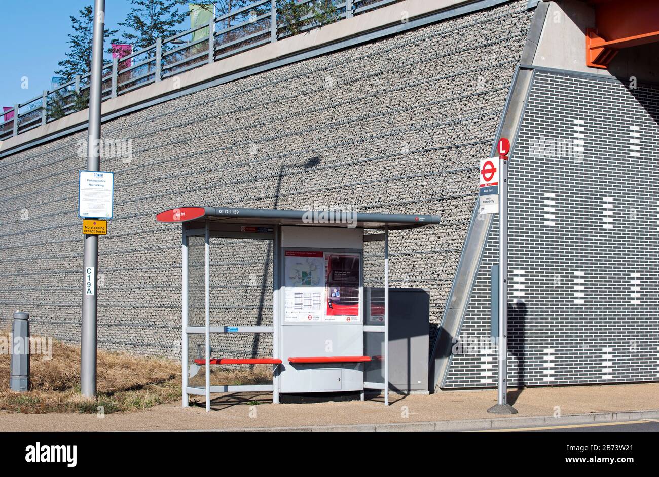 Empty bus stop hi-res stock photography and images - Alamy