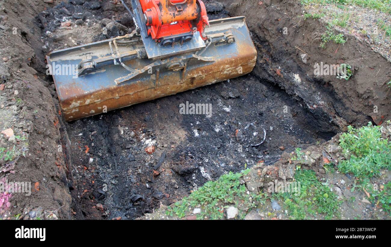 Garbage found when excavating the excavation pit from a former garbage ...