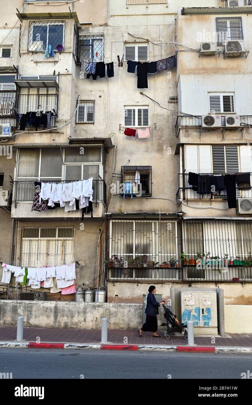 Everyday life in city of Bnei Brak Stock Photo - Alamy