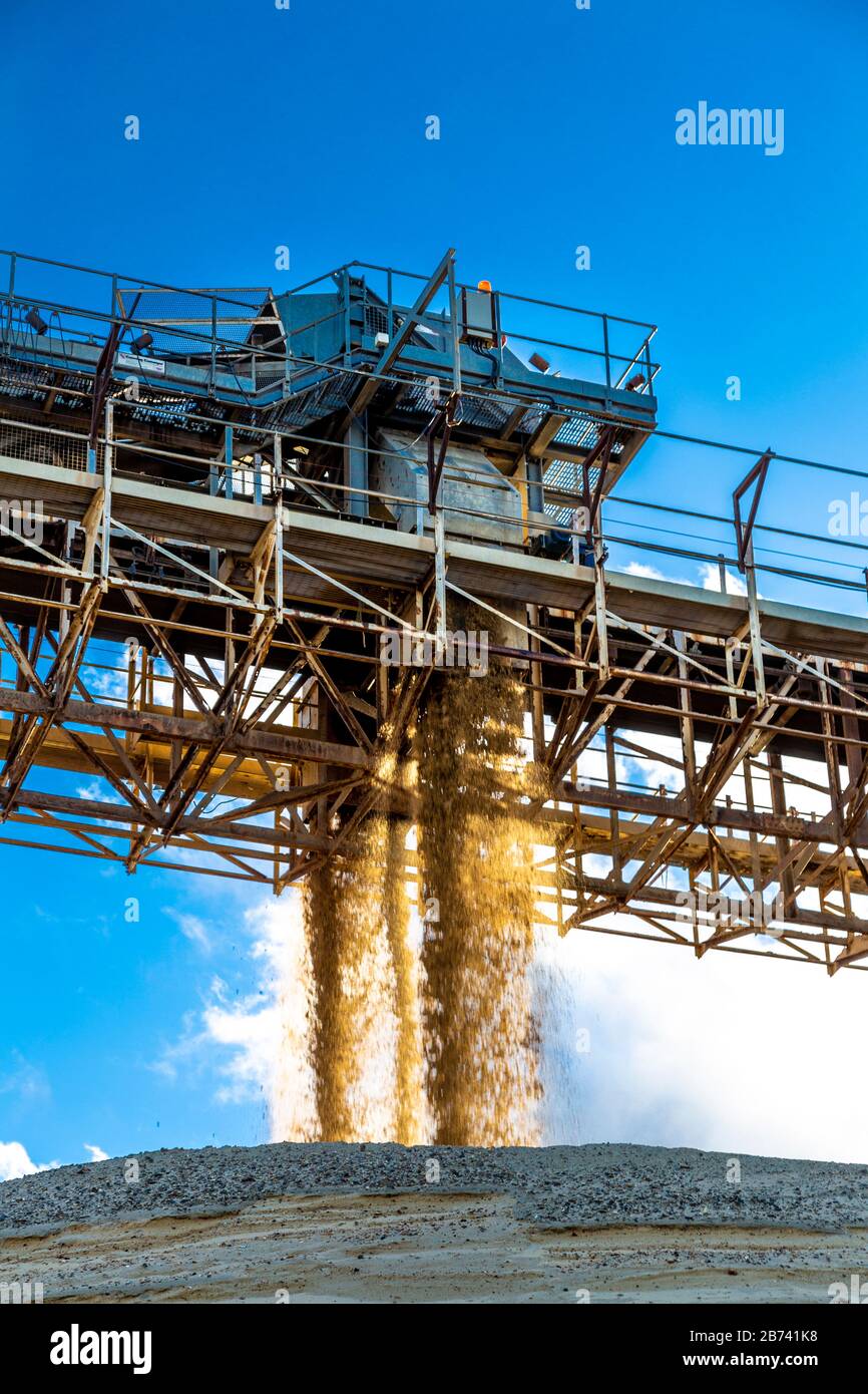 CEMEX Angerstein Aggregates Wharf & Concrete Plant, London, UK Stock ...