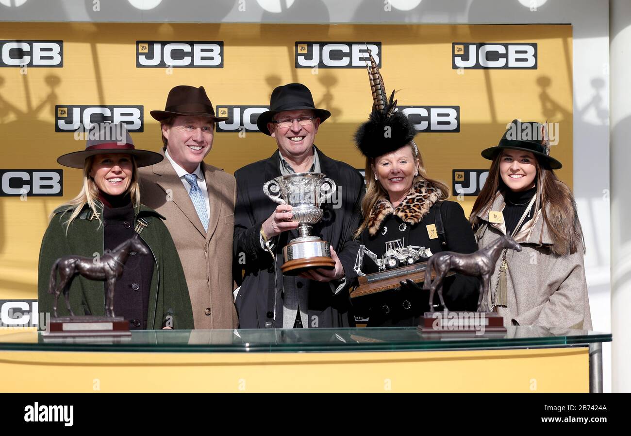 Burning victory won jcb triumph hurdle hi-res stock photography and ...