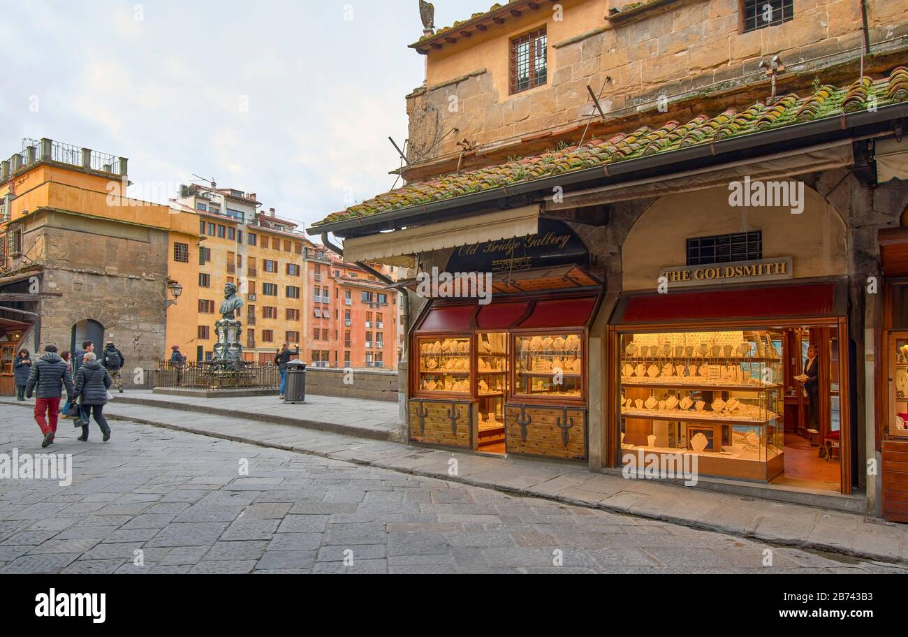 Lined with small shops hi-res stock photography and images - Alamy