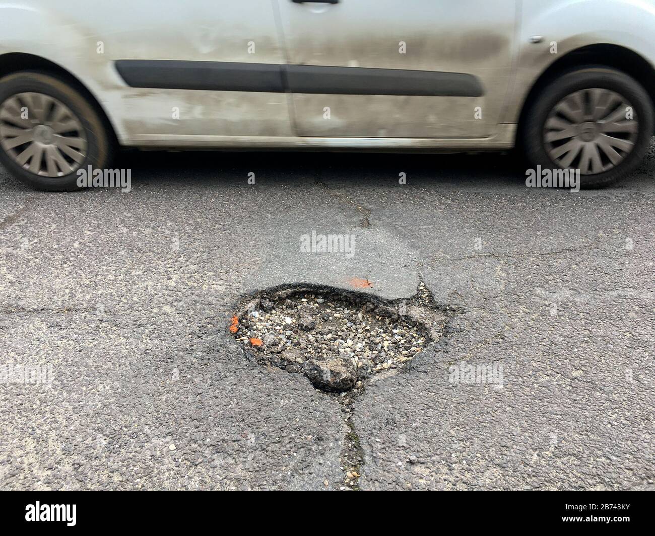 Road subsidence hi-res stock photography and images - Alamy