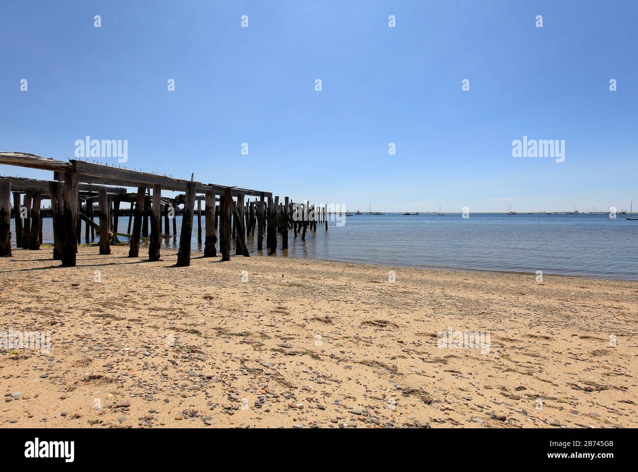 Rotten dilapidated wooden pier hi-res stock photography and images - Alamy