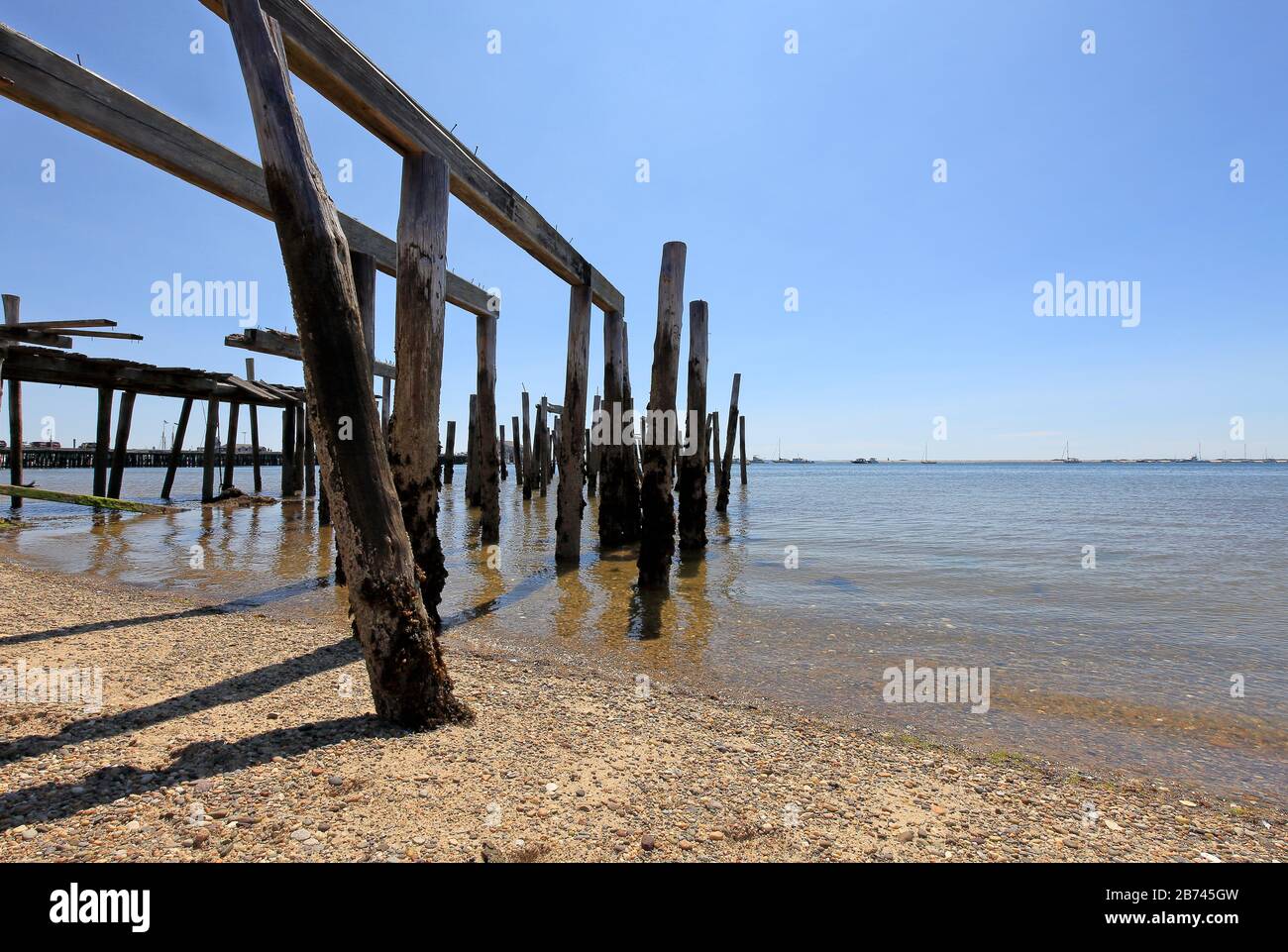 Rotten pilings hi-res stock photography and images - Alamy