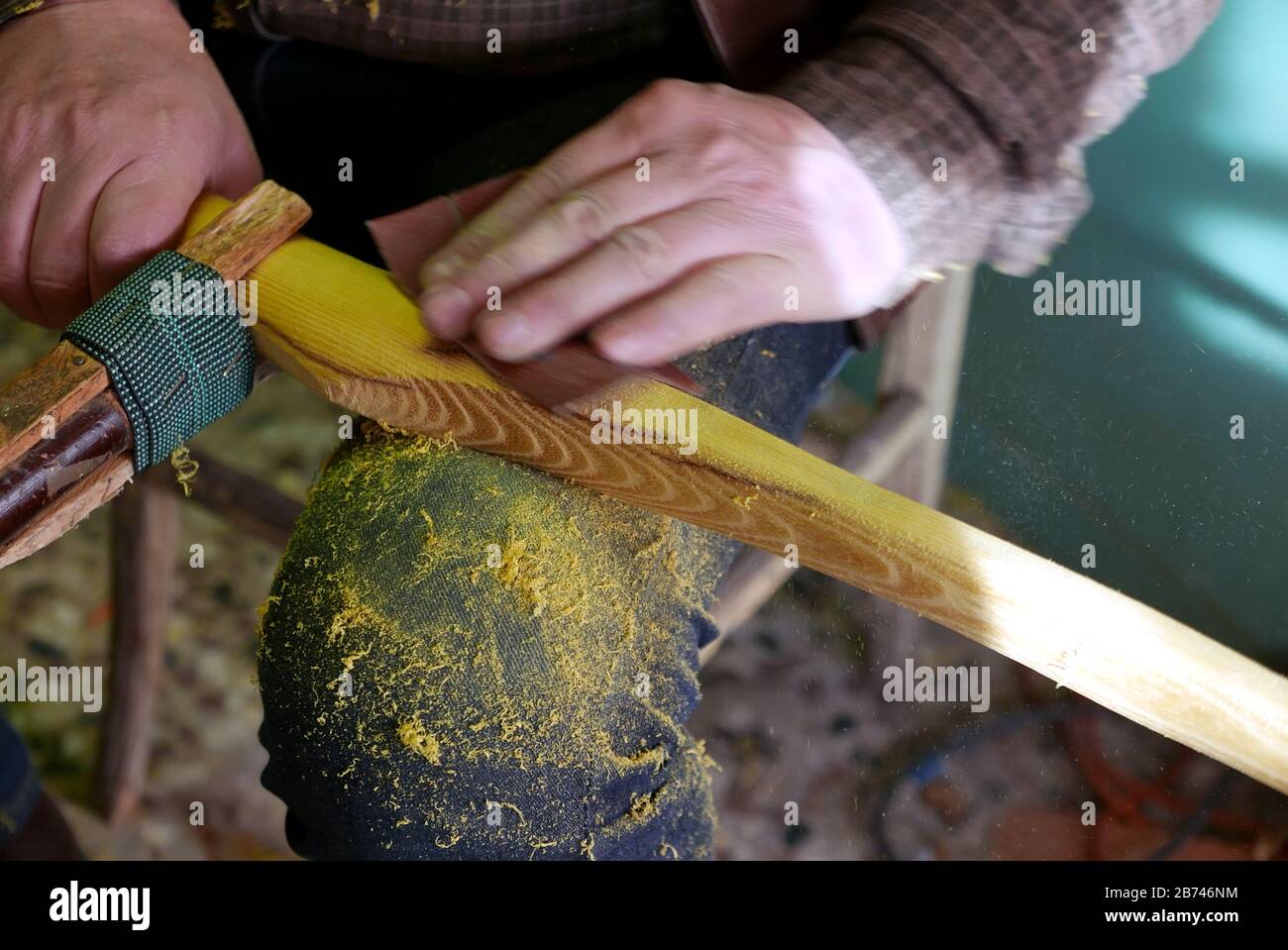 Artisan work making traditional bow hi-res stock photography and images ...