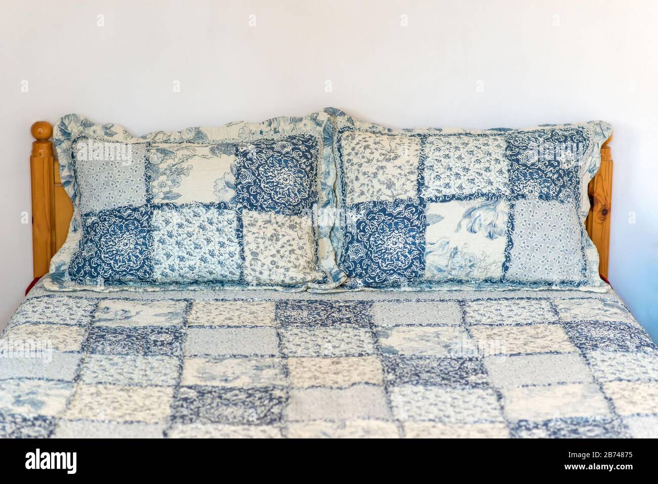 Antique quilts hi-res stock photography and images - Alamy