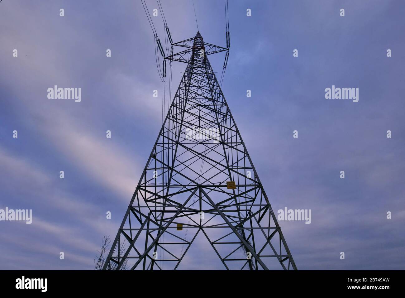 Steel truss pylons hi-res stock photography and images - Alamy