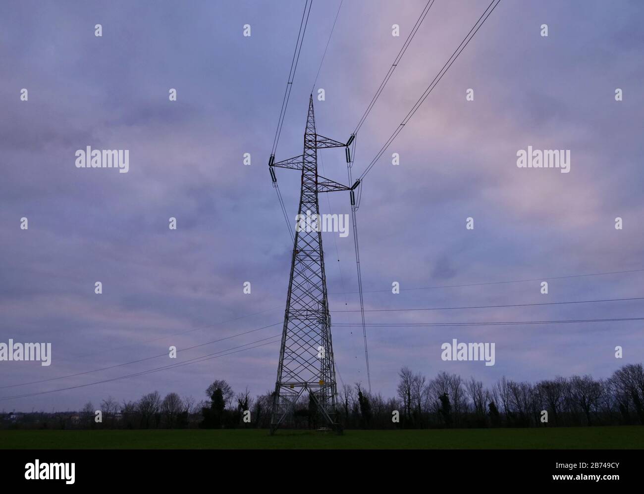 Steel truss pylons hi-res stock photography and images - Alamy