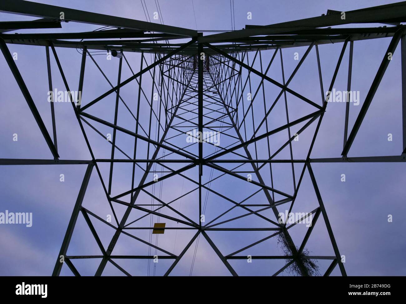 Steel truss pylons hi-res stock photography and images - Alamy