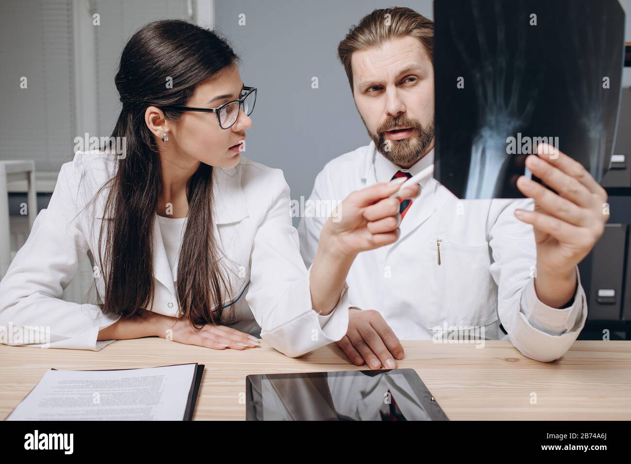 Medical employees hi-res stock photography and images - Alamy