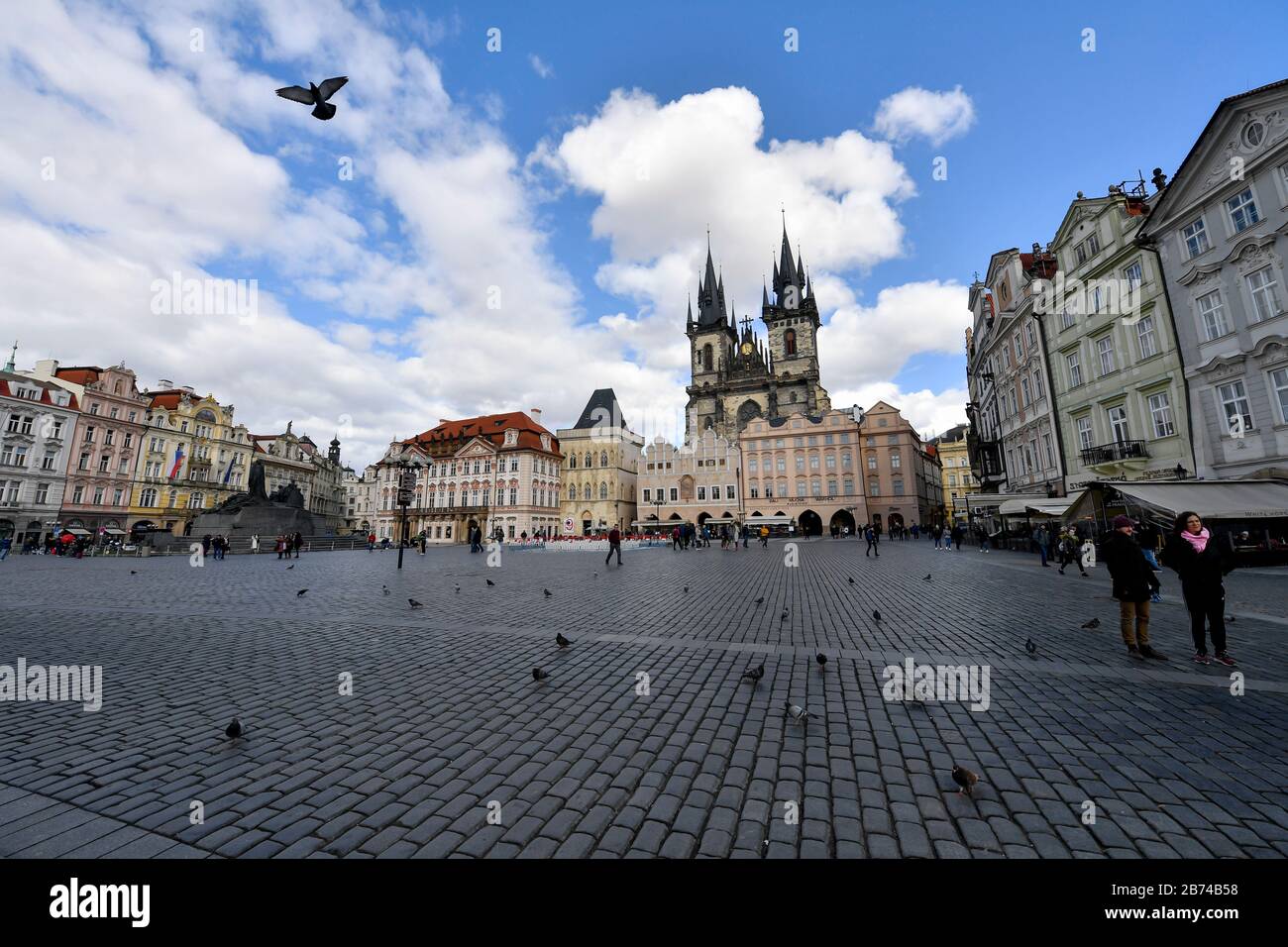 Normal citizens hi-res stock photography and images - Alamy