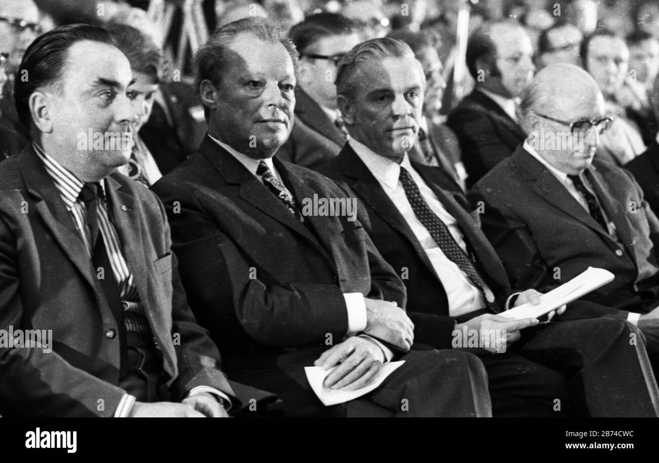 The 9th ordinary trade union conference of the industrial union ...