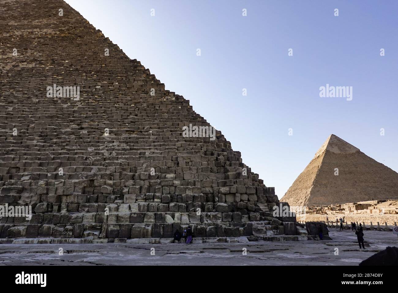 Cairo, Egypt People visiting the grounds of the Pyramids of Giza ...