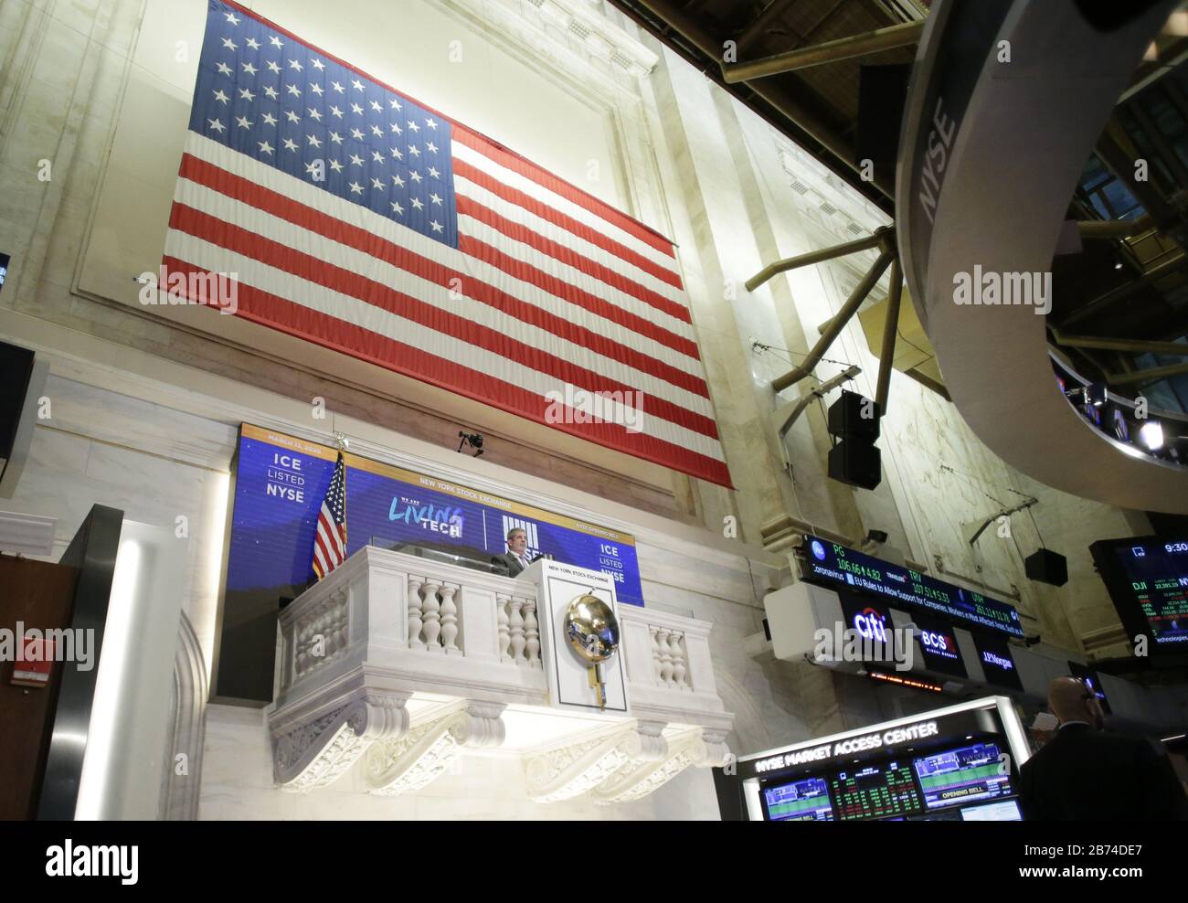 Stock exchange ring hi-res stock photography and images - Alamy
