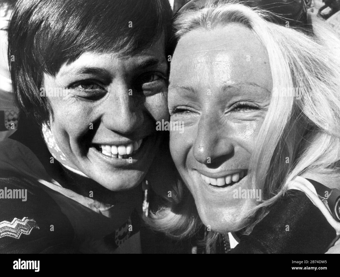 Rosi Mittermaier (l) accepts the congratulations of former gold ... Rosi Mittermaier (l) accepts the congratulations of former gold ...