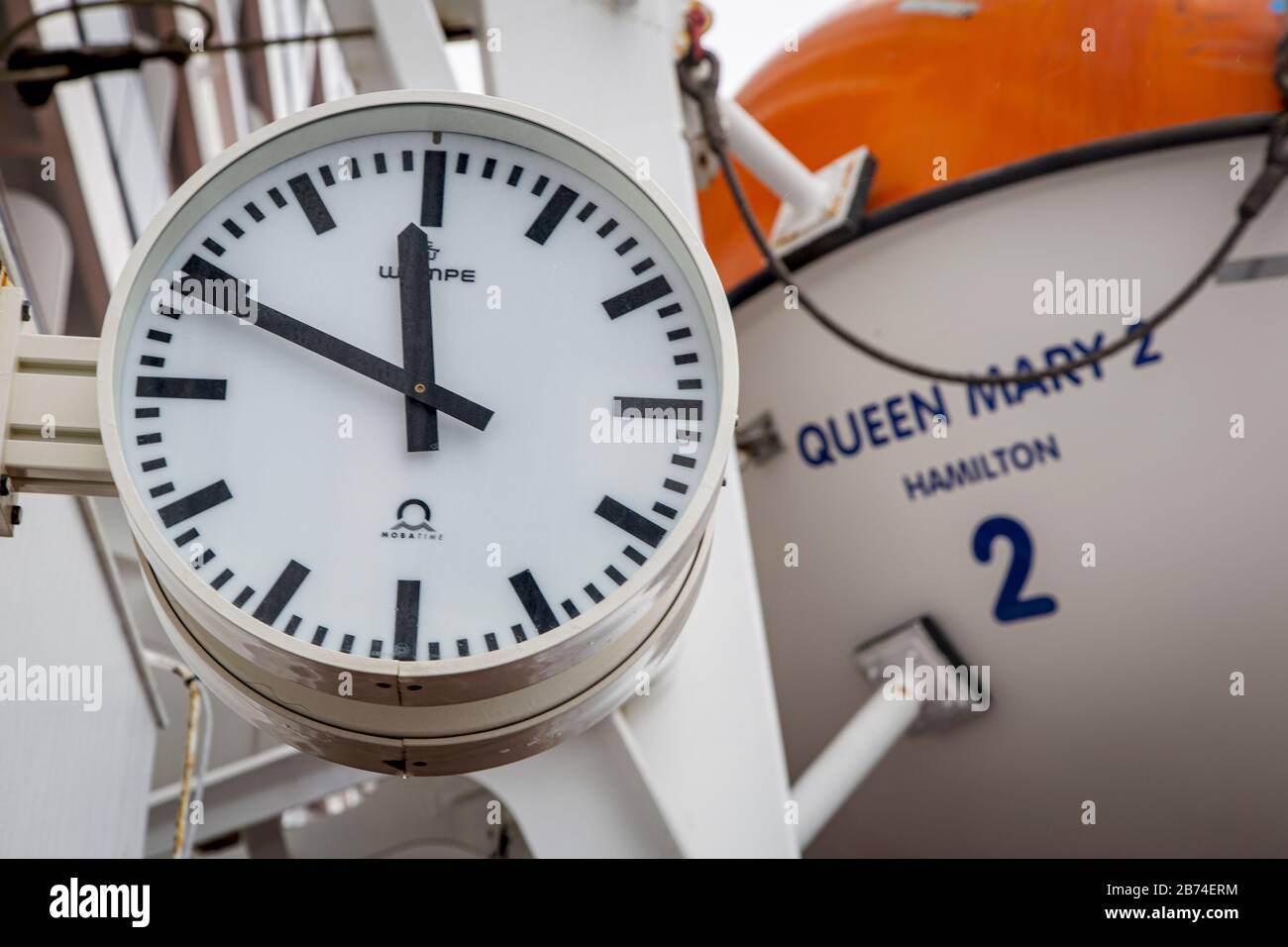 Time zones hi-res stock photography and images - Alamy