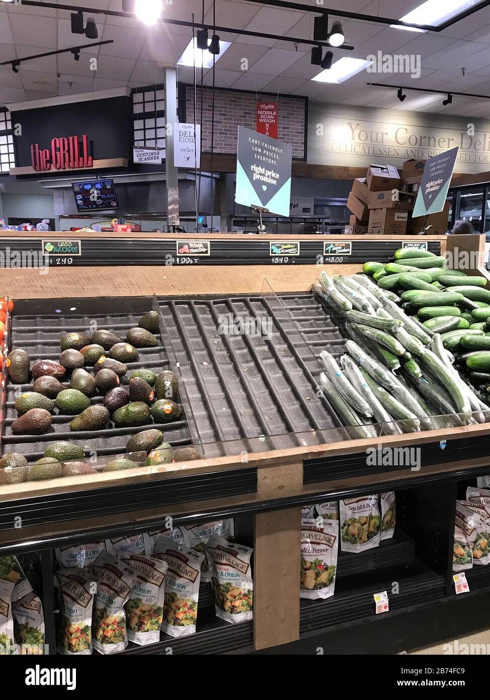Empty produce shelves hi-res stock photography and images - Alamy