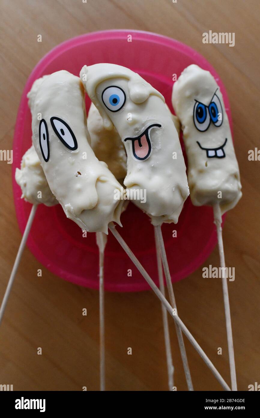 Funny bananas with eyes hi-res stock photography and images - Alamy