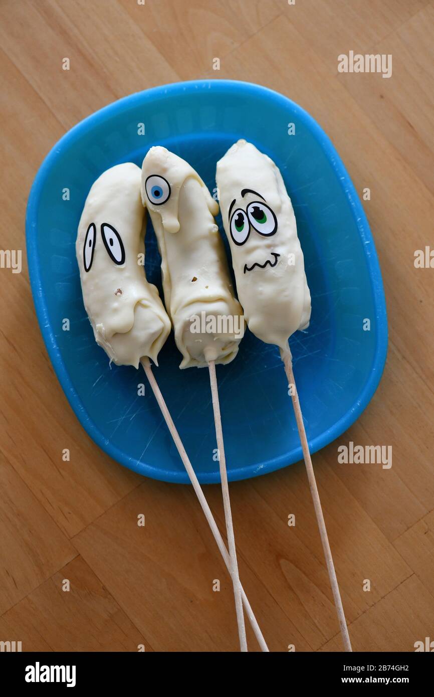 Funny bananas with eyes hi-res stock photography and images - Alamy