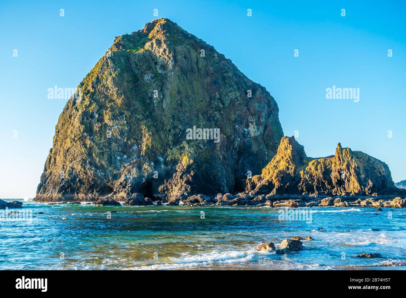 A view of the Haystack Rock Monolith at Cannon Beach, Oregon Stock ...