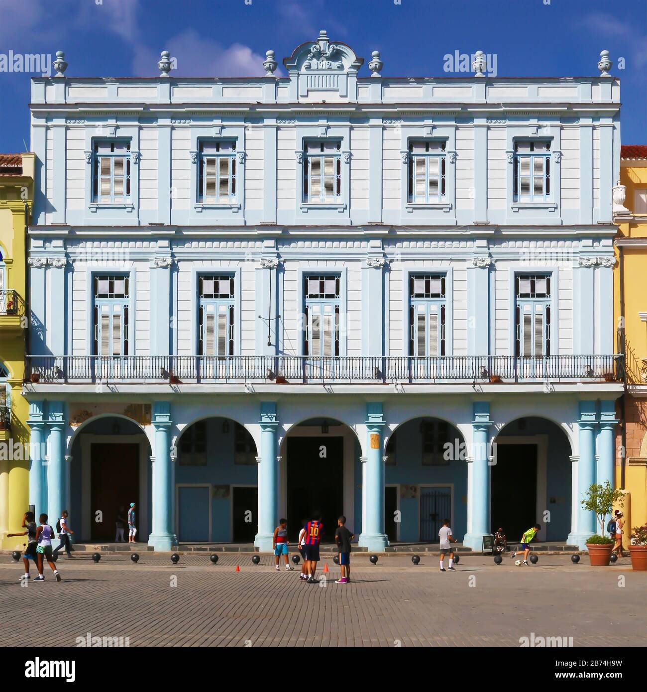 Spanish colonial architecture in cuba hi-res stock photography and ...