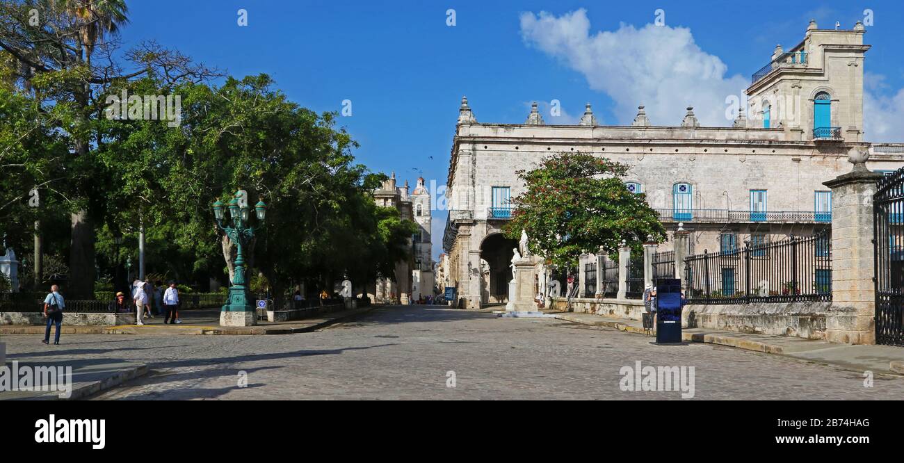 Spanish colonial architecture havana cuba hi-res stock photography and ...
