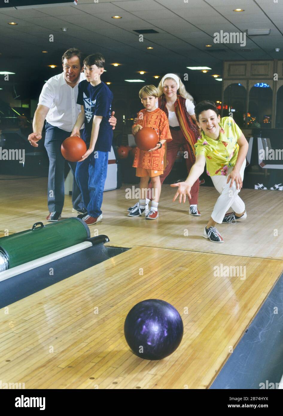 Family 10 pin bowling hi-res stock photography and images - Alamy