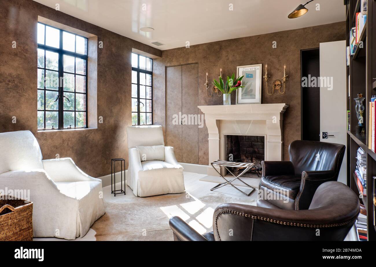 Built in bookcase hi-res stock photography and images - Alamy