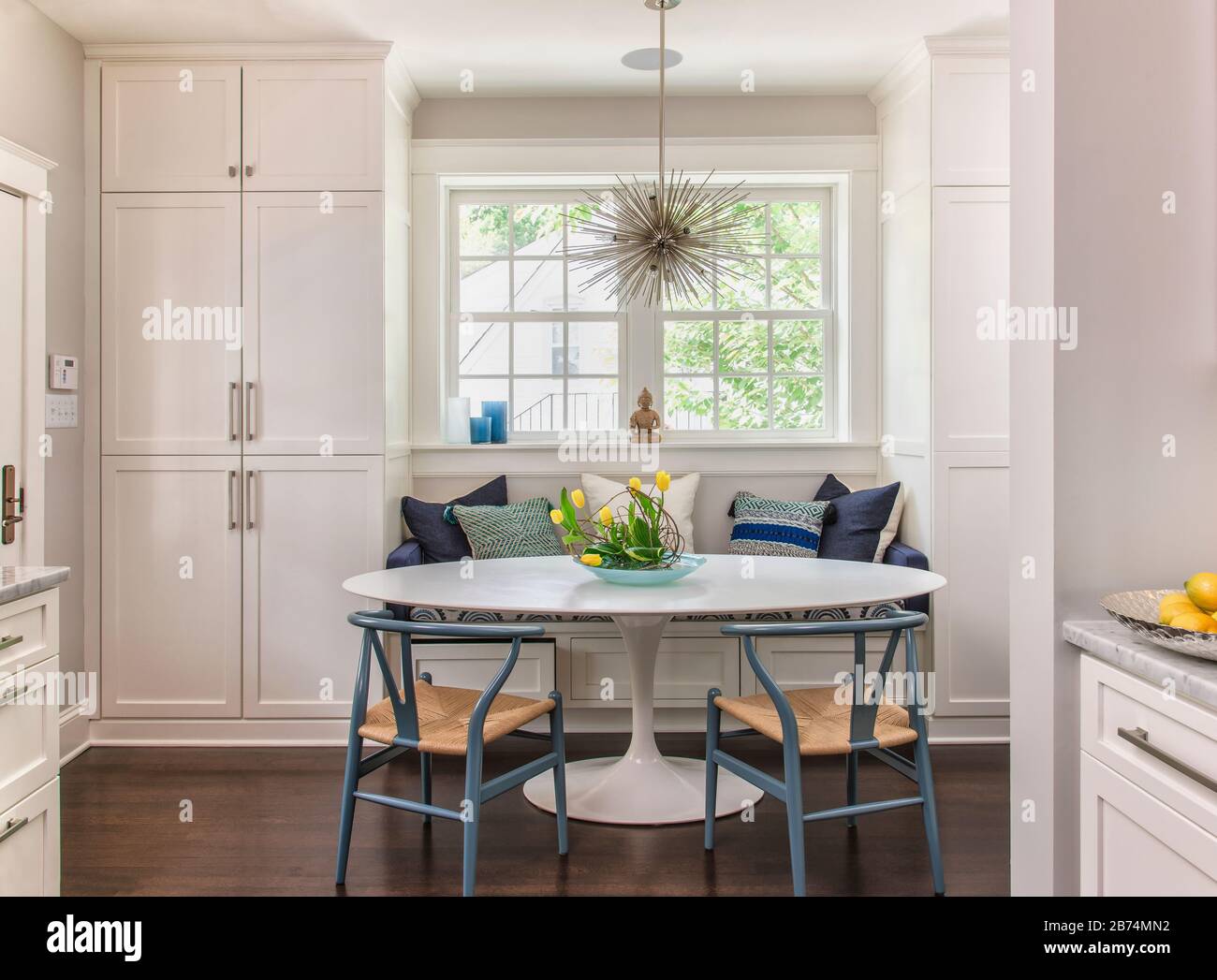 Table with modern seating hi-res stock photography and images - Alamy