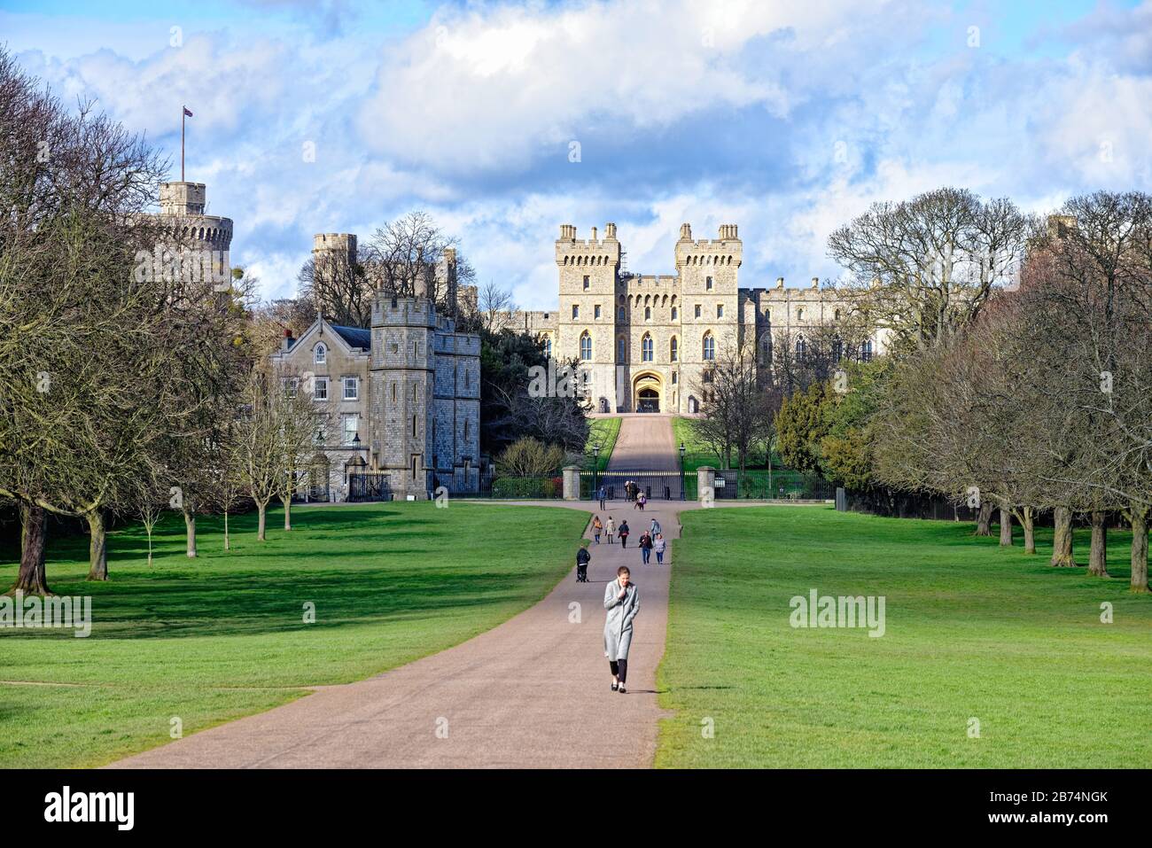 Countryside spring walk uk hi-res stock photography and images - Alamy