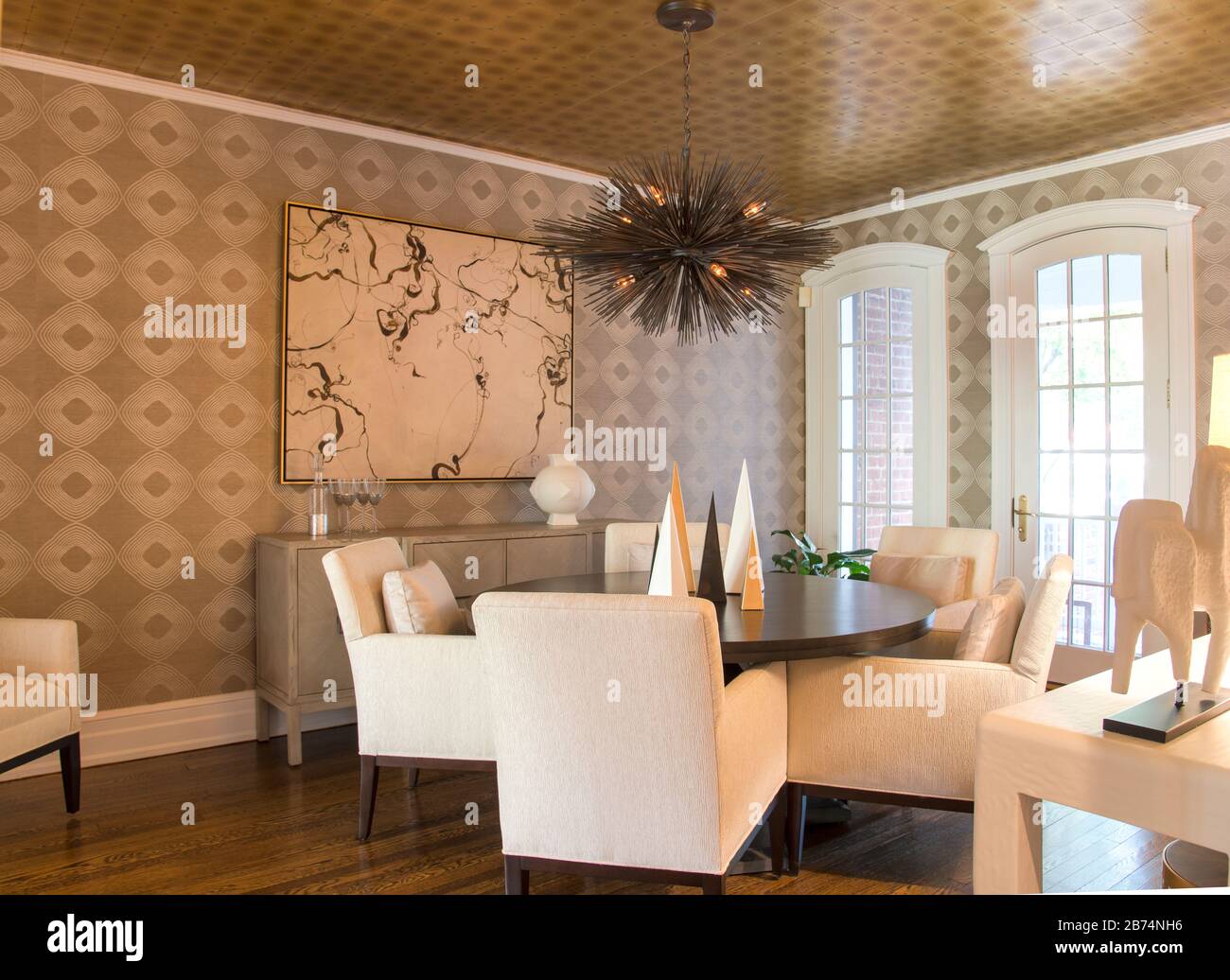 Contemporary dining room with wallpaper Stock Photo - Alamy